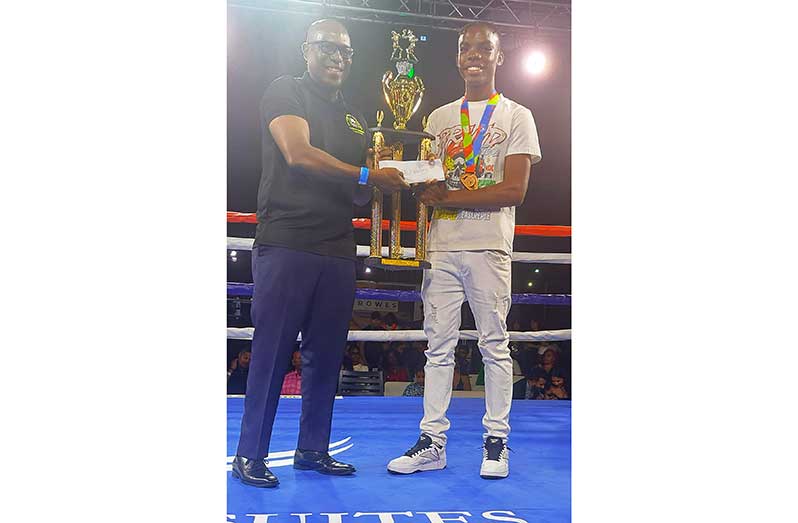 Boxer Harvey gets support from former Windies Captain Sarwan - Guyana ...