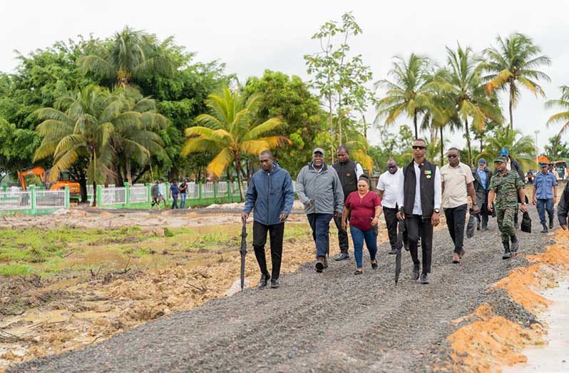 Prime Minister inspects Fort Island ahead of Diamond Jubilee ...